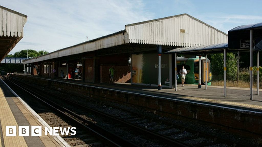 Fareham main rail line and station close for nine days - BBC News