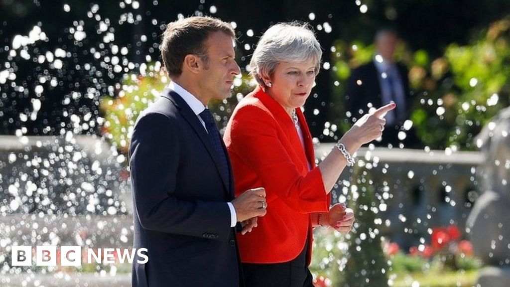 Brexit: Jeremy Hunt hails 'bond of friendship' with France - BBC News