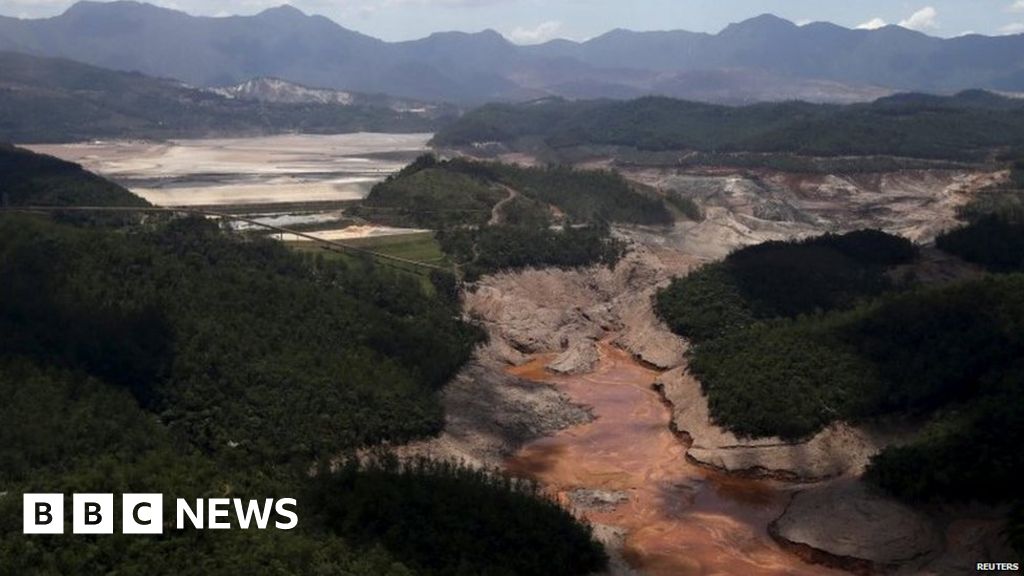 Another two Brazil dams 'at risk of collapsing' - BBC News