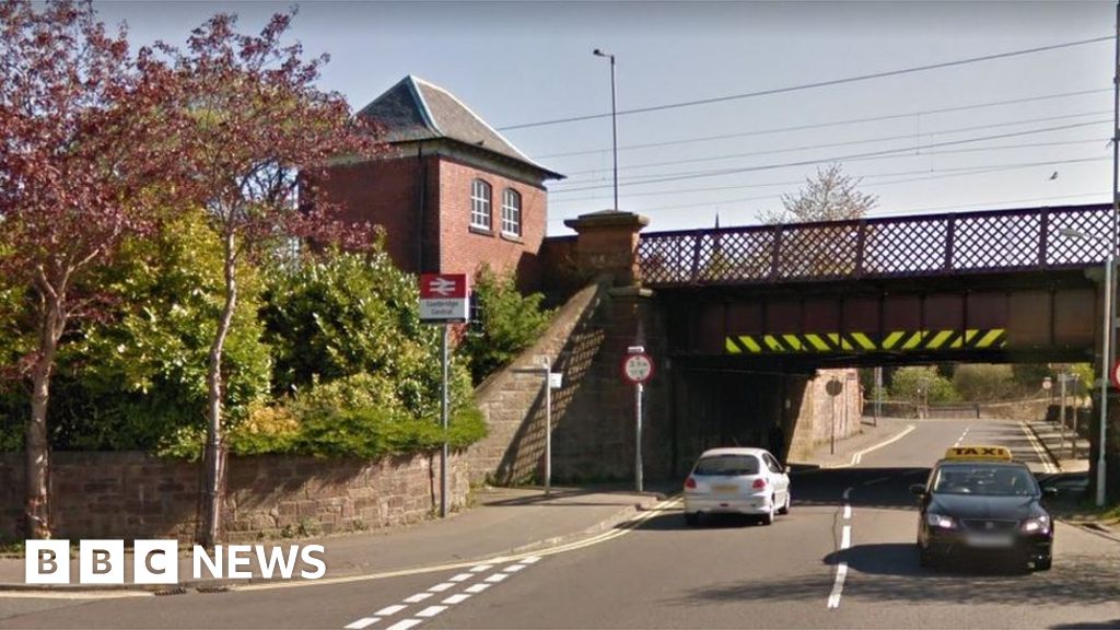 Police appeal after man's body found in Coatbridge - BBC News