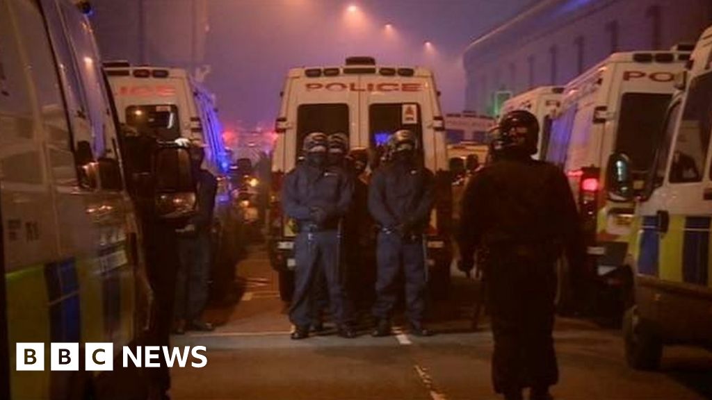 HMP Birmingham riot: Inmates built bonfires and 'baited' injured ...