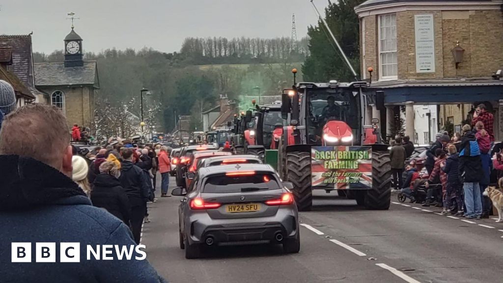 Romsey farmers praise 'amazing' support for charity tractor run