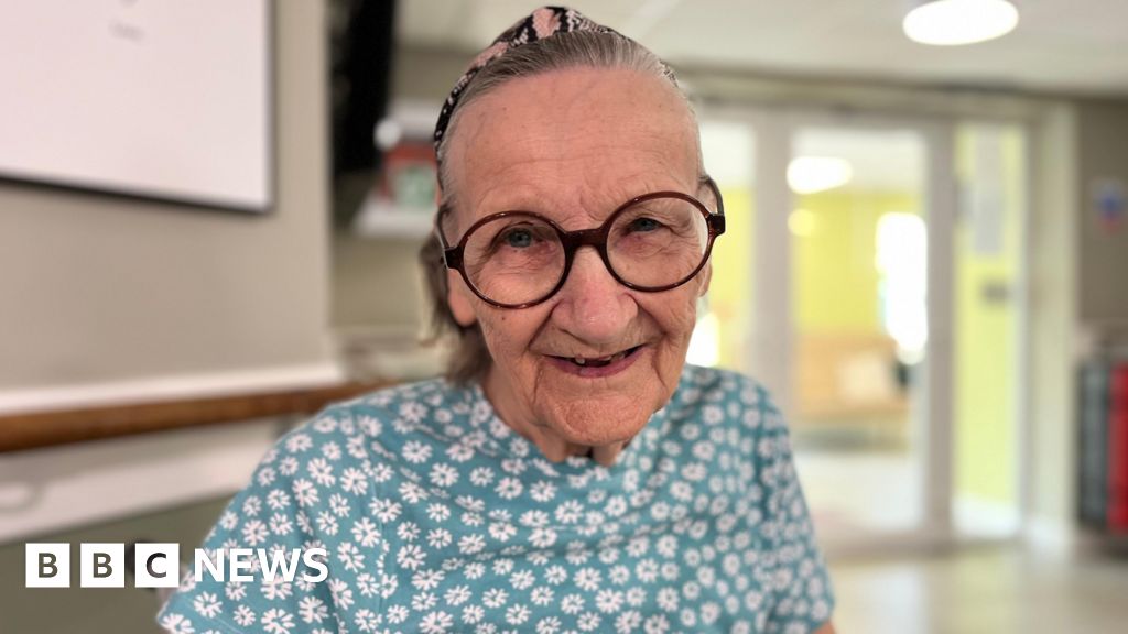 'Overseas staff vital' says Devon care home and hotel - BBC News