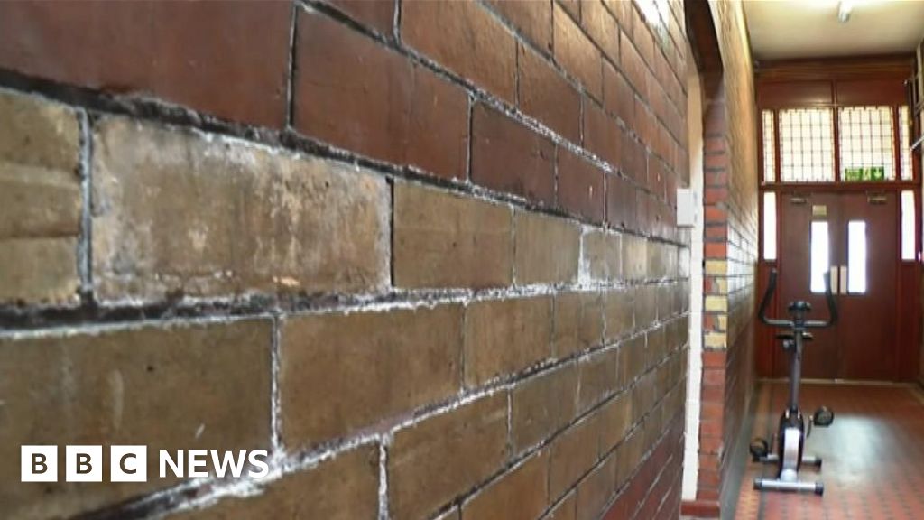 Stoke-on-Trent charity hits out at poor asylum seeker housing - BBC News