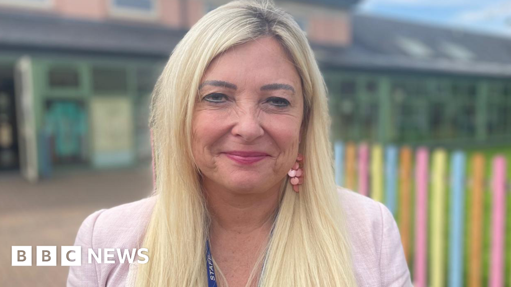 Wales school cuts: Head teachers face budget deficits warning - BBC News