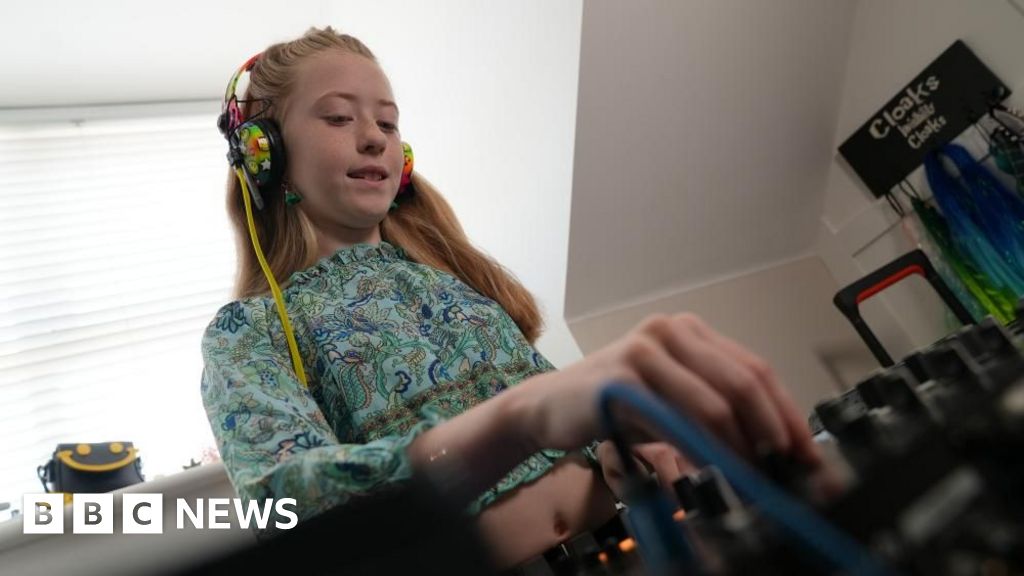 DJ Steady: The 10-year-old playing festivals and Ibiza - BBC News