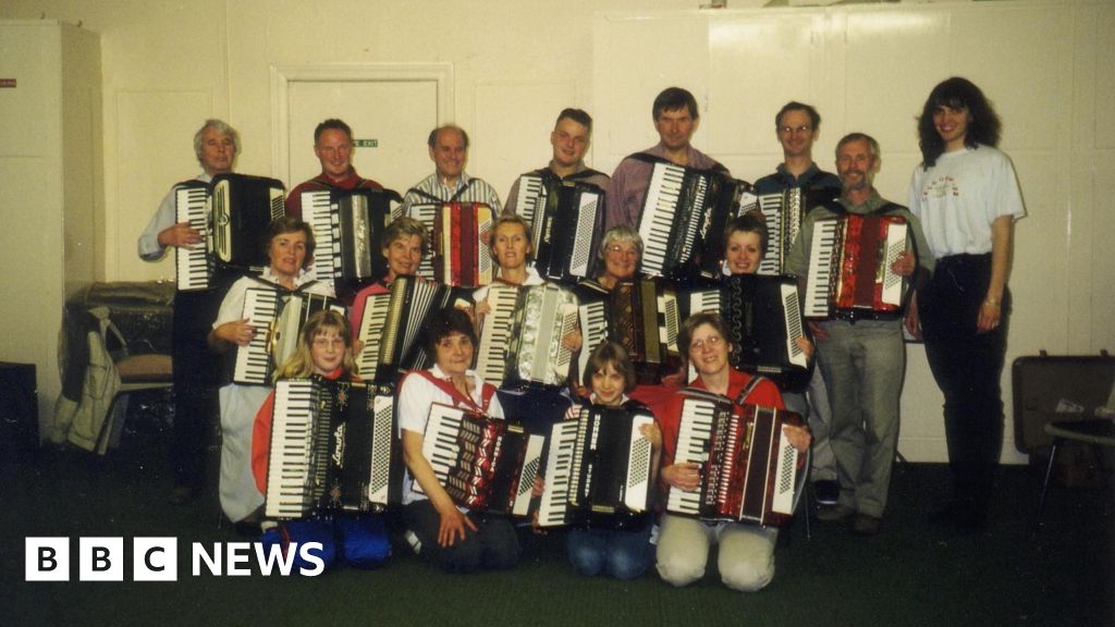 Bradford band formed in kitchen up for national award - BBC News