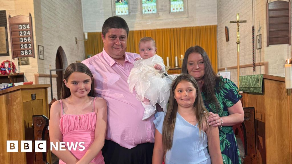 Durham siblings' walking challenge for baby sister - BBC News