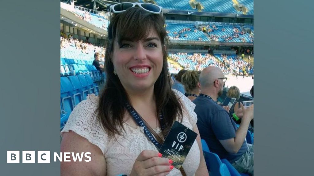 Take That fans 'angry' at new seats for moved shows - BBC News