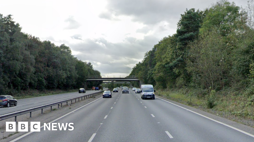 Three taken to hospital after six-car crash on A46 in Kenilworth - BBC News