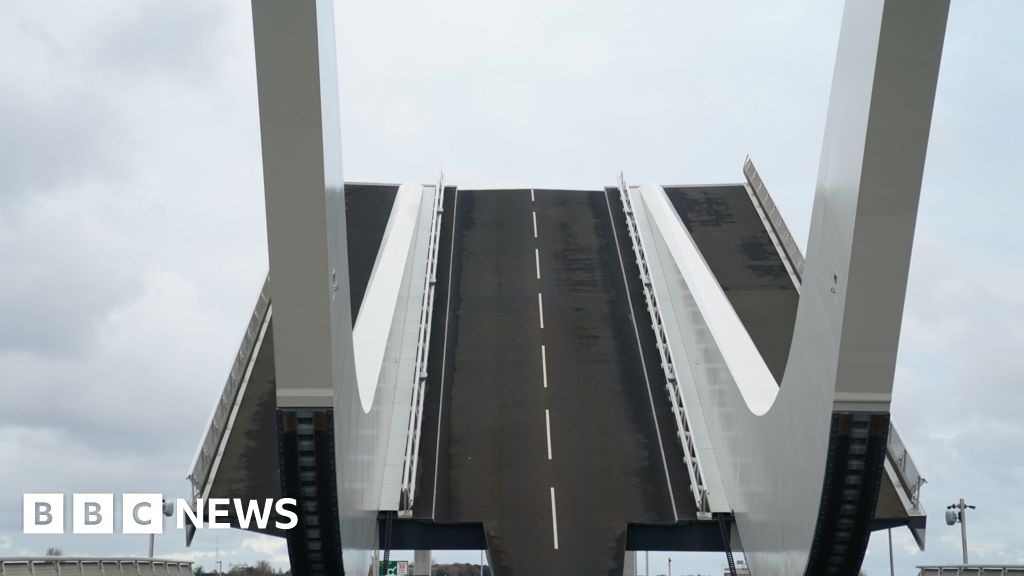 Lowestoft beats Great Yarmouth in battle of the bridges