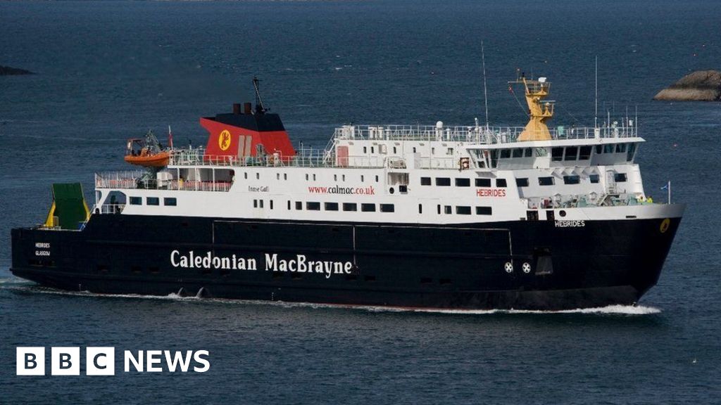 Western Isles ferry issues leaving visitors 'sleeping in cars' - BBC News