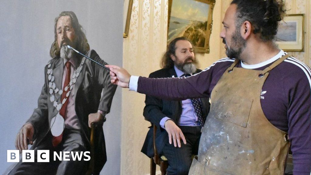 Artist captures Bournemouth mayor's 'pride and honour'