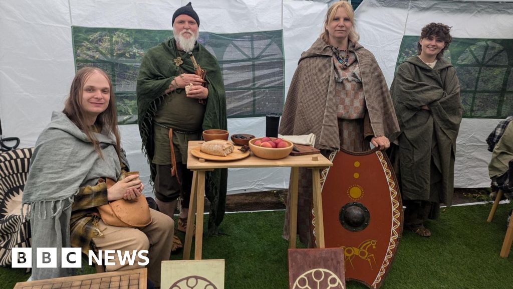 Alcester's Roman museum celebrates its 20th year - BBC News