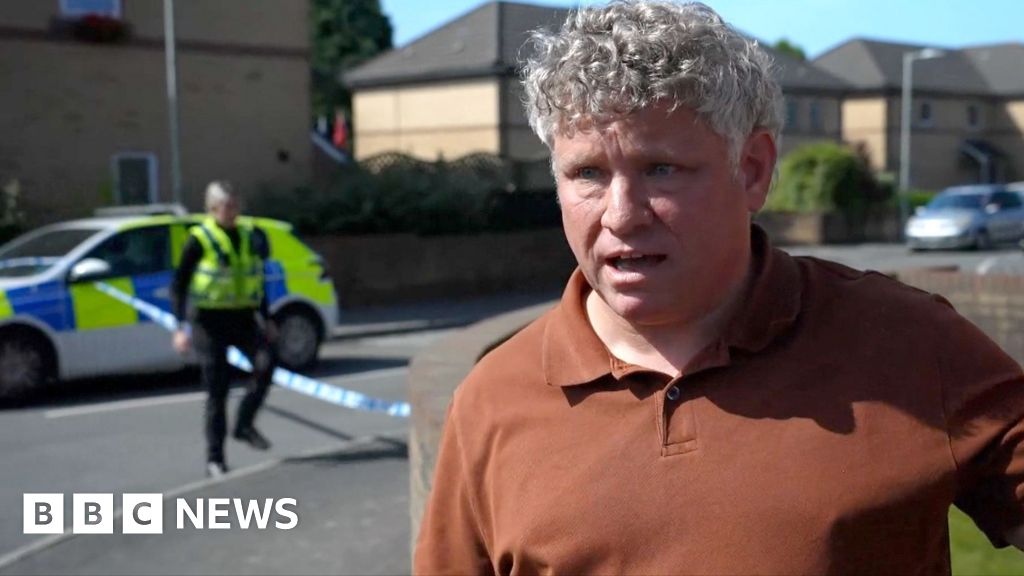 Swansea: Neighbour's shock after death of child in Gendros - BBC News