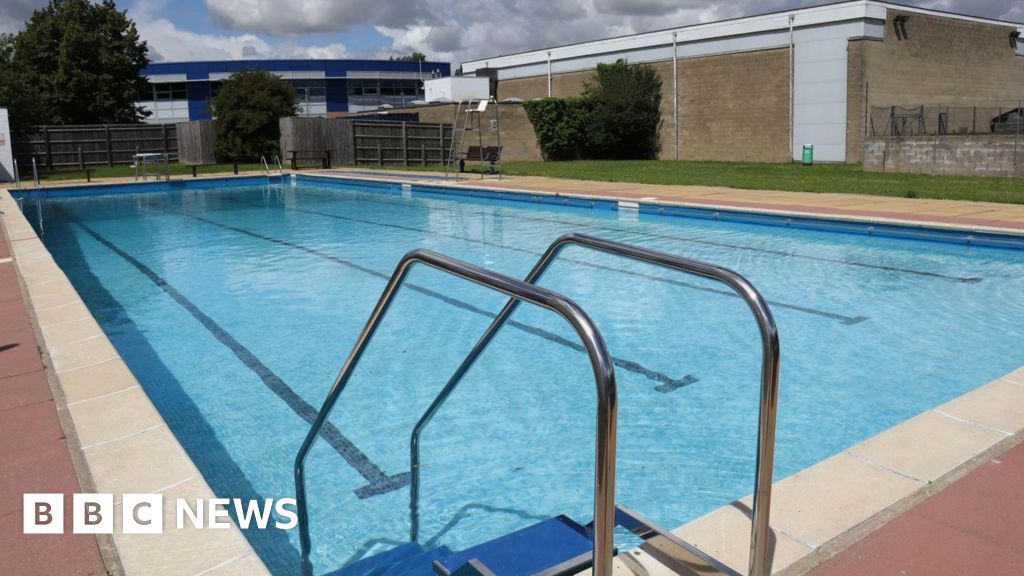 Woodstock outdoor pool to reopen for summer season - BBC News