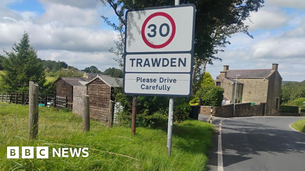 Trawden: 'Our farms are under siege from criminal gangs' - BBC News
