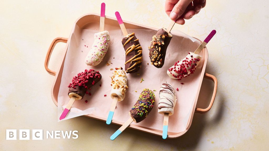 Frozen banana lollies - your kids' new favourite summer snack - BBC News