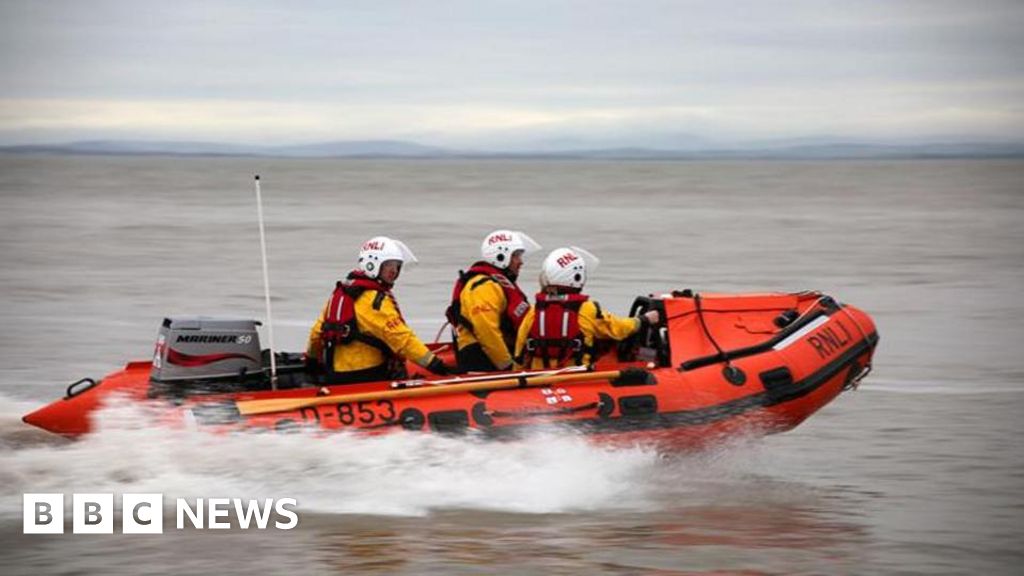 Fleetwood lifeboat crews praised for double rescue effort