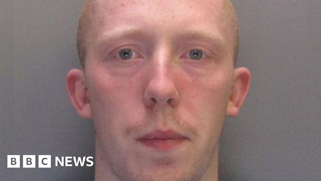 Darlington man jailed for attempted robbery in car park - BBC News