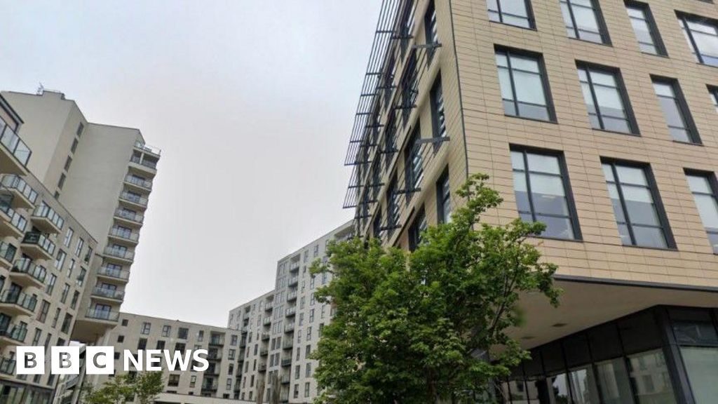 Woking: Emergency fire safety measures placed on high-rise - BBC News