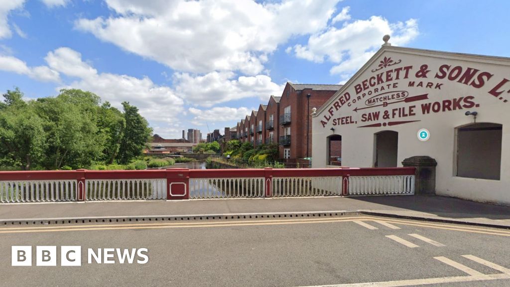 Interactive boat at heart of River Don art exhibition - BBC News
