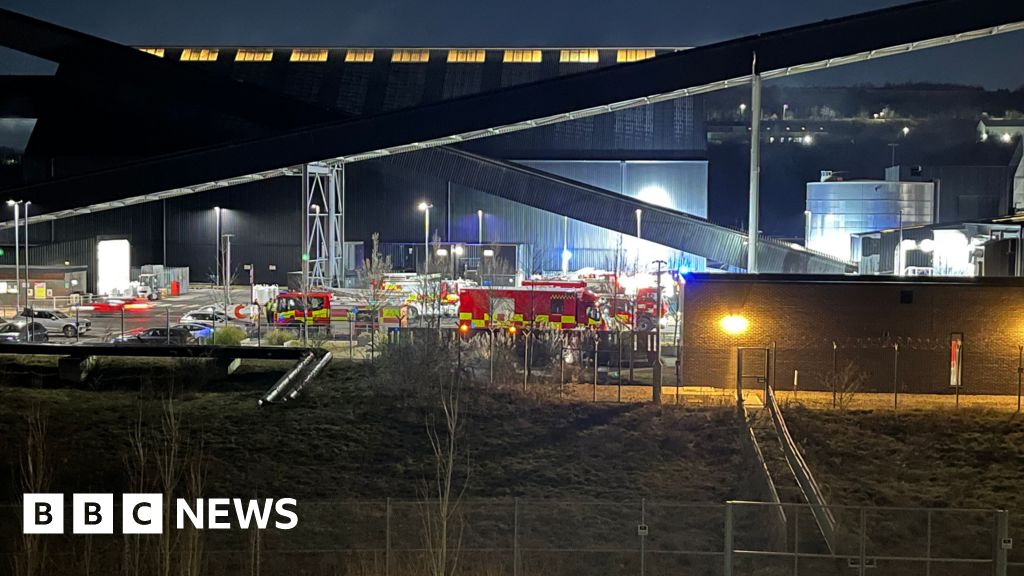 Emergency crews rushed to Blackburn Meadows power station - BBC News
