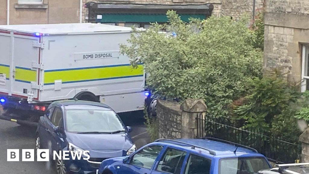 Bomb disposal called to Timsbury over 'suspicious items'