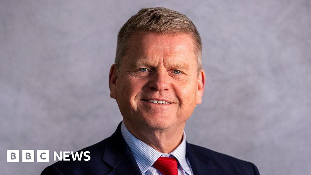 Reading University boss hopes new homes helps housing crisis - BBC News