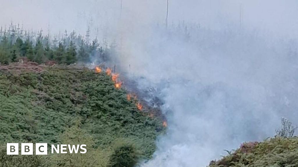 Langdale Moor fire continues as smoke spreads 80 miles to Skipton