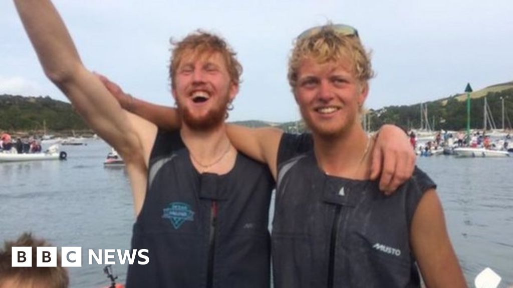 British men become youngest to row Atlantic Ocean - BBC News