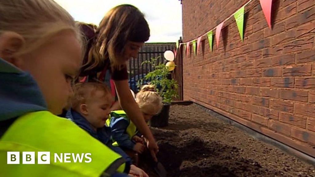 The mum who built a garden for her housing estate - BBC News