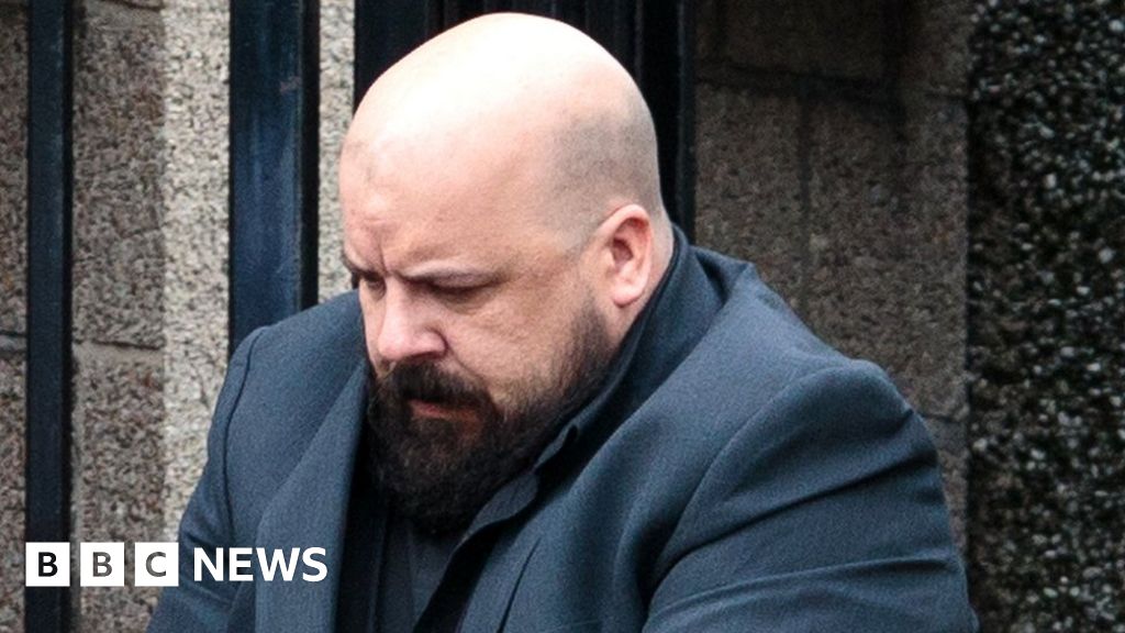 Aberdeen man Derek Piper jailed over indecent images of children - BBC News