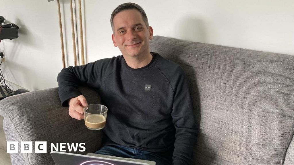 Bromsgrove father calls for more support for stammer treatment - BBC News