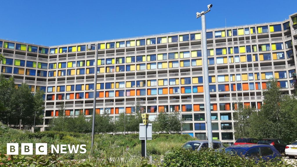 Sheffield's Park Hill flats regeneration to be completed - BBC News