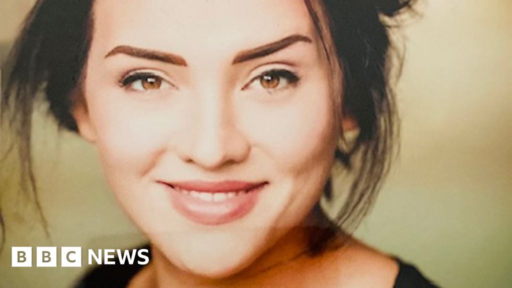 Cautious backing for rise in number of physician associates - BBC News