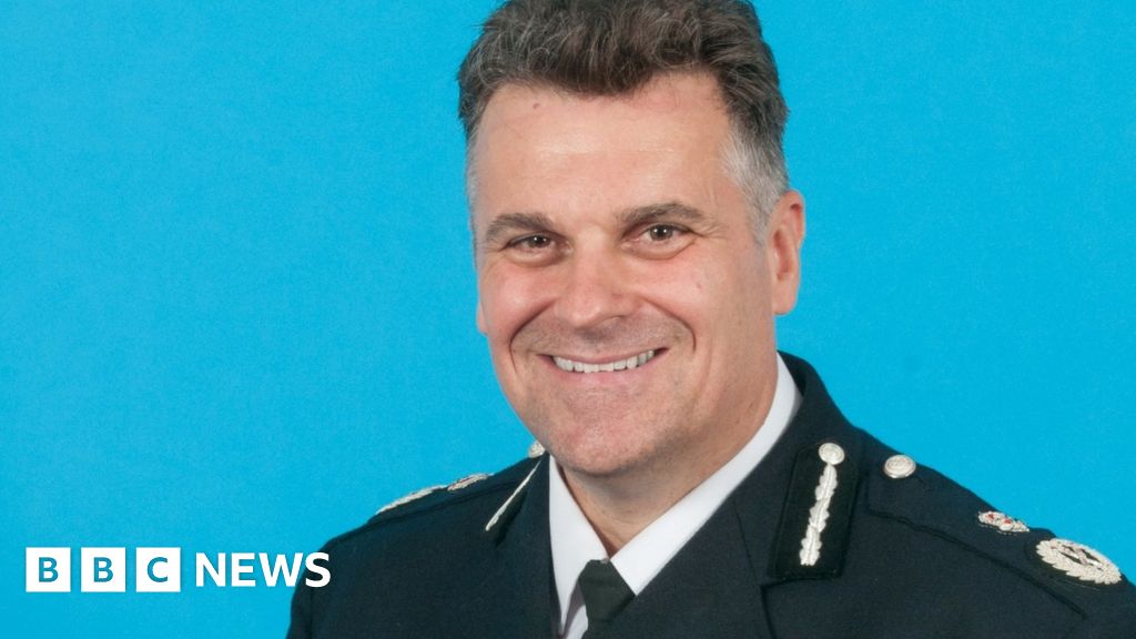 Kent's police chief Alan Pughsley to join national review - BBC News
