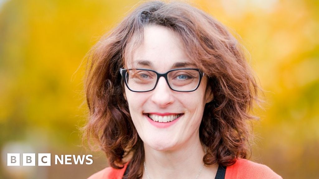 Blood tests spot ovarian cancer early - BBC News