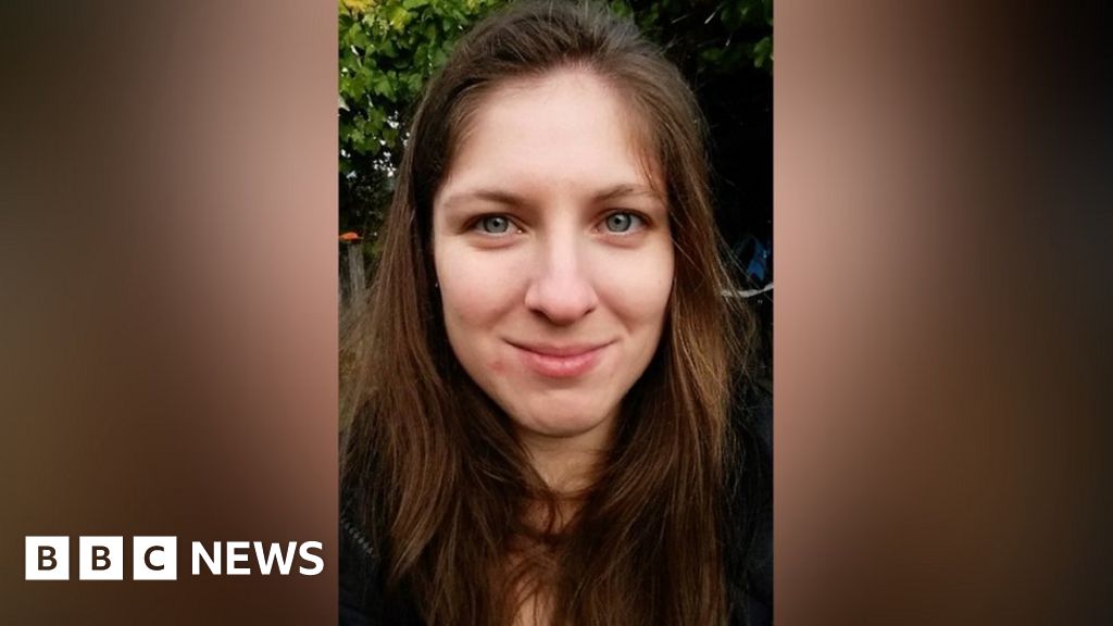 Body of missing Australian Allison Raspa found in Canada - BBC News