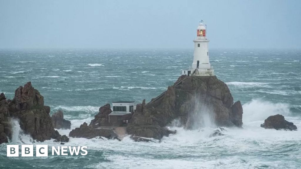 Strong wind warning for Channel Islands