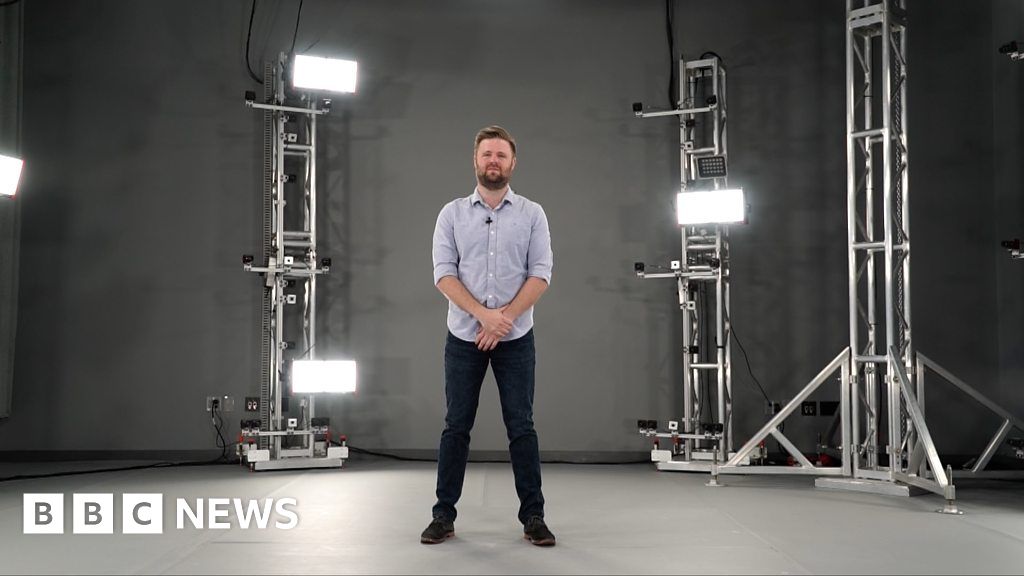 Inside Microsoft's new mixed reality capture studio - BBC News