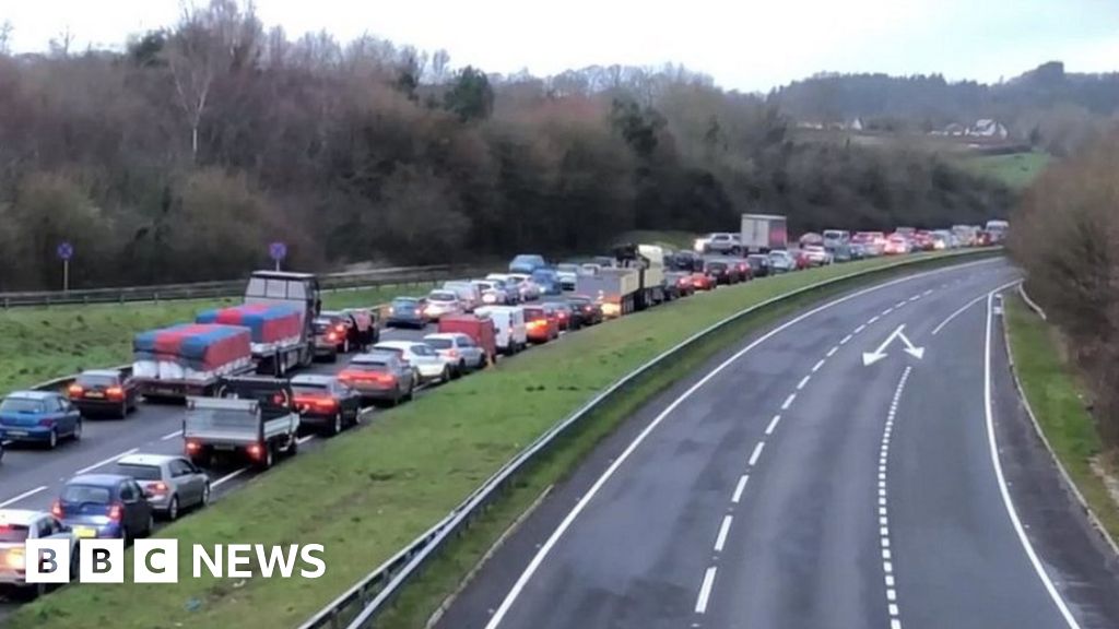 A30 in Devon reopens after crash - BBC News