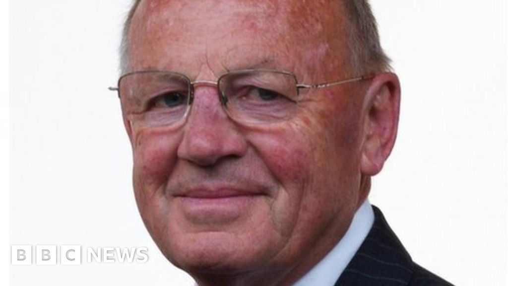 Llanelli AM Keith Davies to stand down in 2016 - BBC News