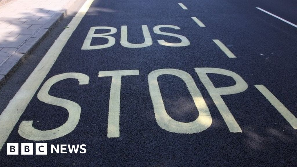First Manchester: More bus strikes in dispute over 15% pay rise - BBC News
