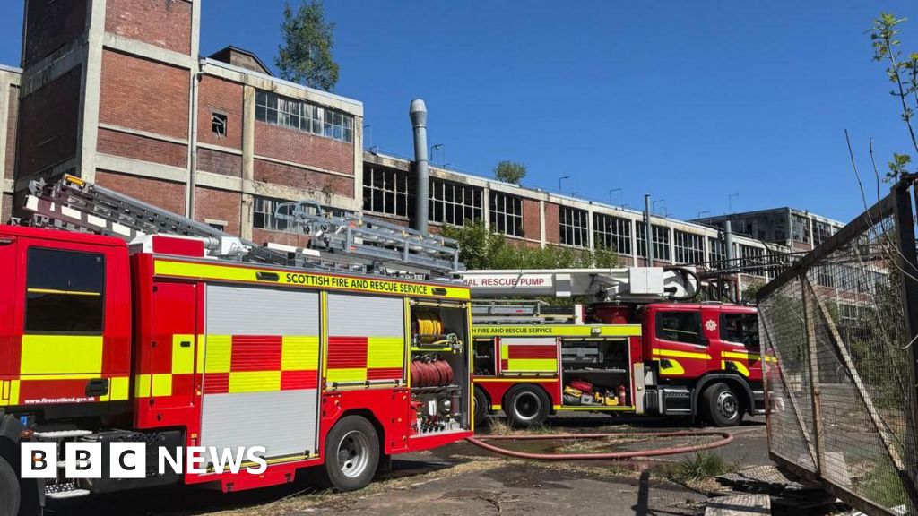 Fire crews called out to derelict Dumfries factory site - BBC News