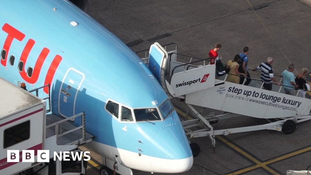 TUI: Passengers furious after flight disruption - BBC News