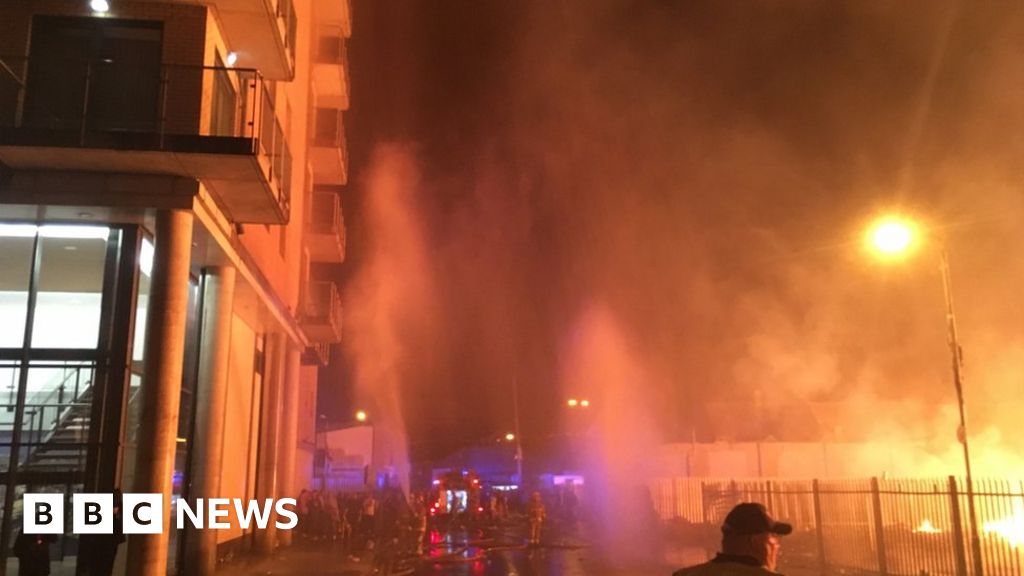Sandy Row bonfire: Damaged flats being repaired - BBC News