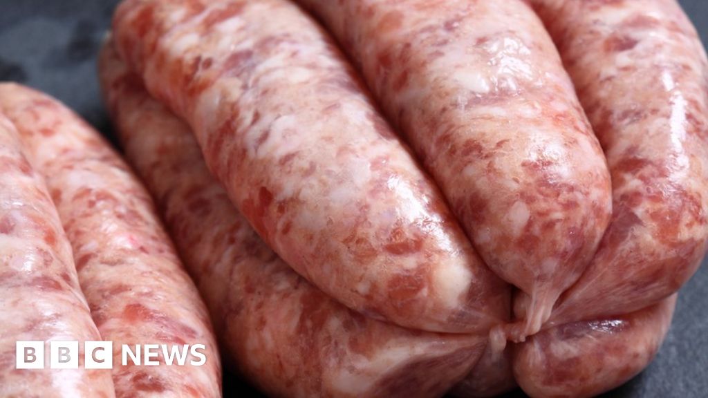 Butcher selling meat in pounds and ounces after Leave vote - BBC News
