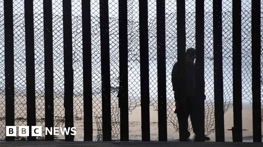 Trump border wall funding facing delay - BBC News