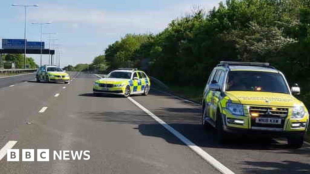 M11 southbound reopens in Essex after collision - BBC News